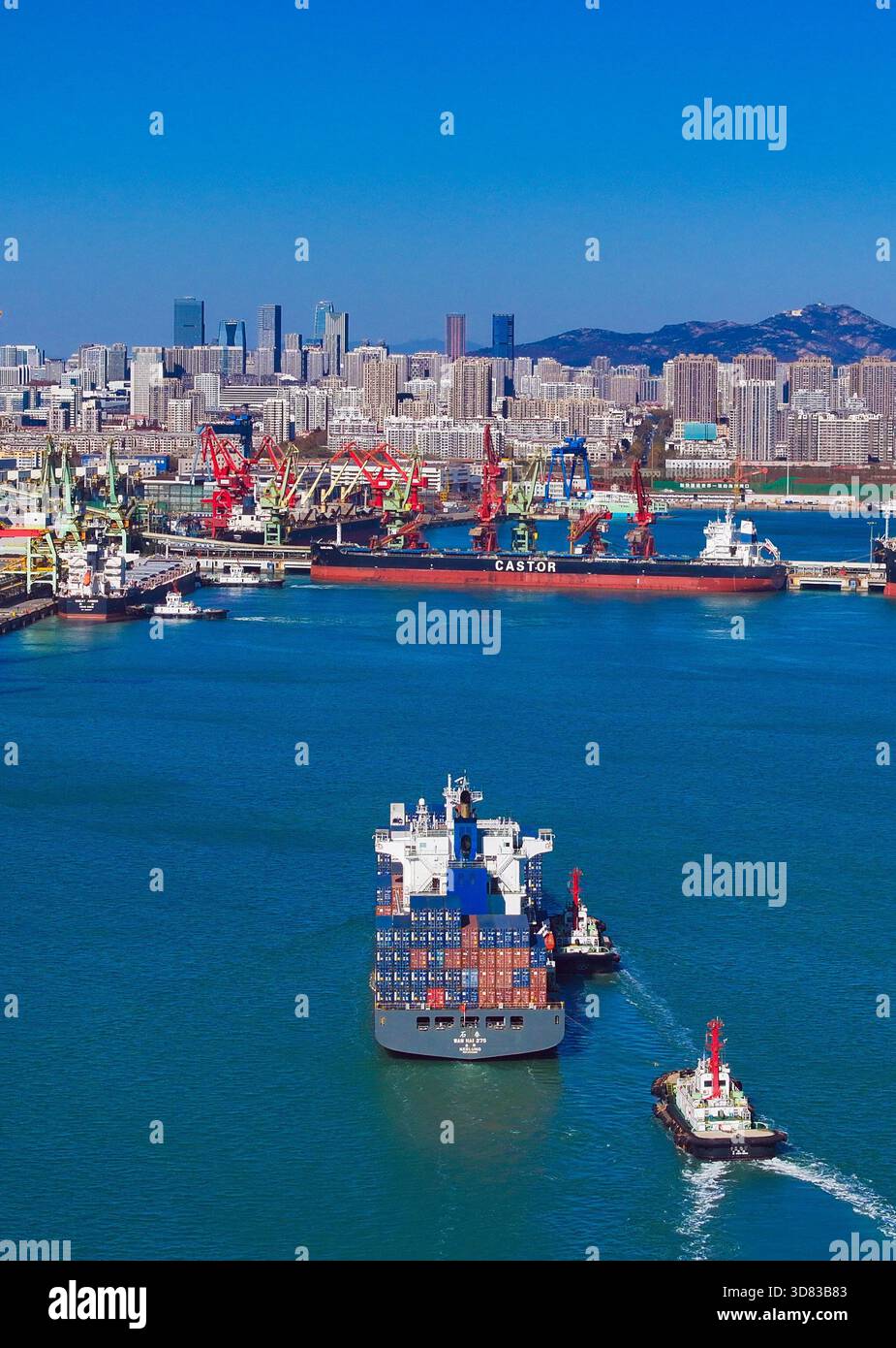Aerial photo shows the container terminal of Rizhao Port, Rizhao City ...