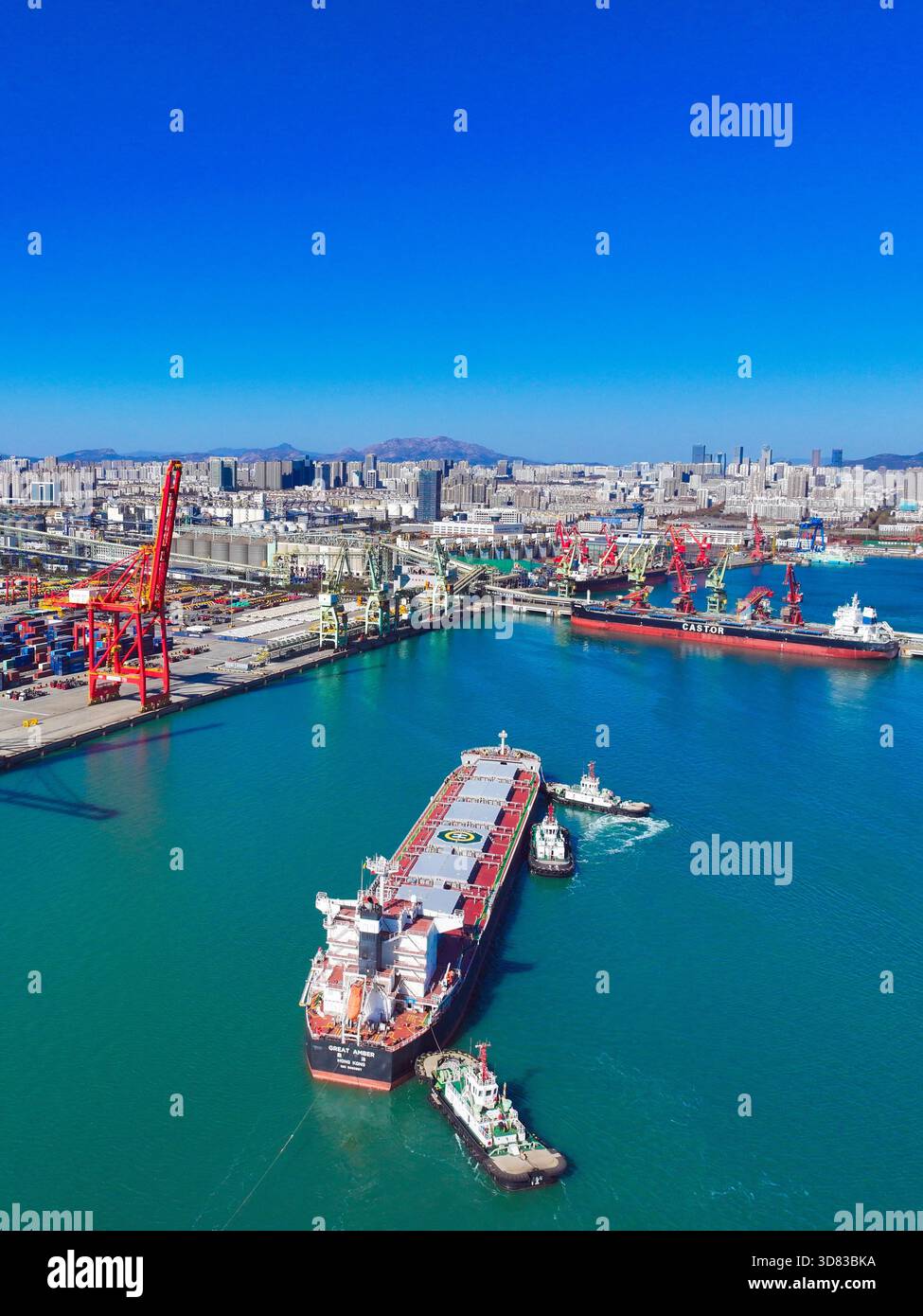 Aerial photo shows the container terminal of Rizhao Port, Rizhao City ...