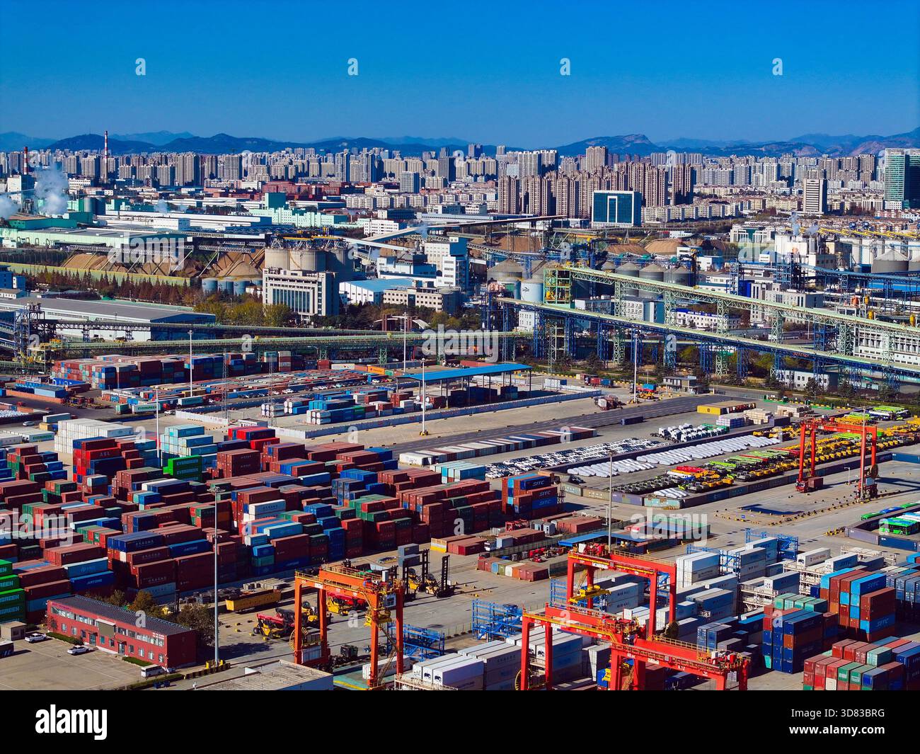 Aerial photo shows the container terminal of Rizhao Port, Rizhao City ...