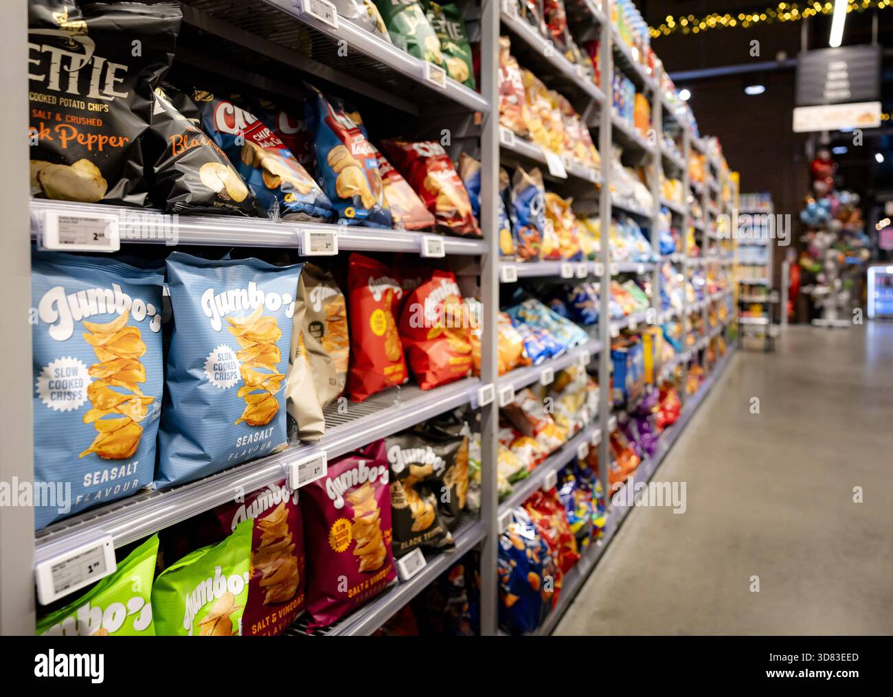 VEGHEL - Shelves with chips in a Jumbo Food Market. ANP SEM VAN DER WAL ...