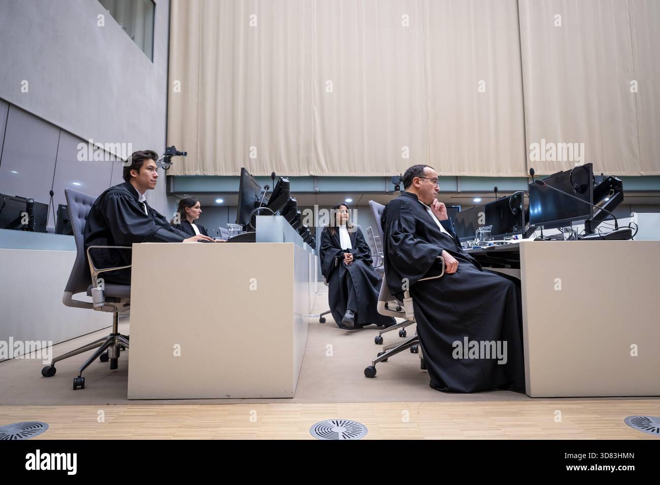THE HAGUE - Chief defense attorney Nicholas Kaufman (r) at the ...