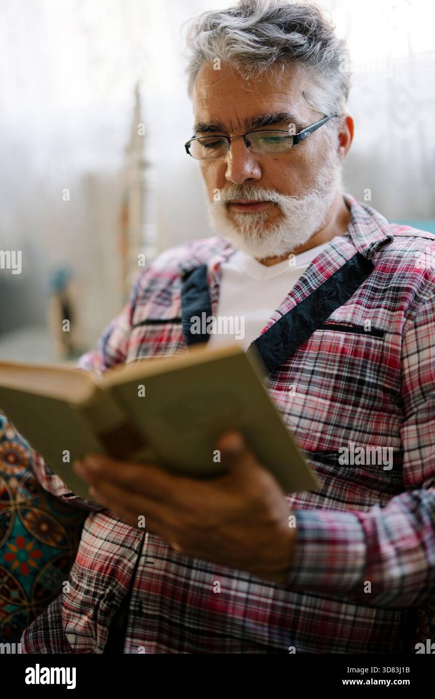 Person engaged in reading hi-res stock photography and images - Alamy
