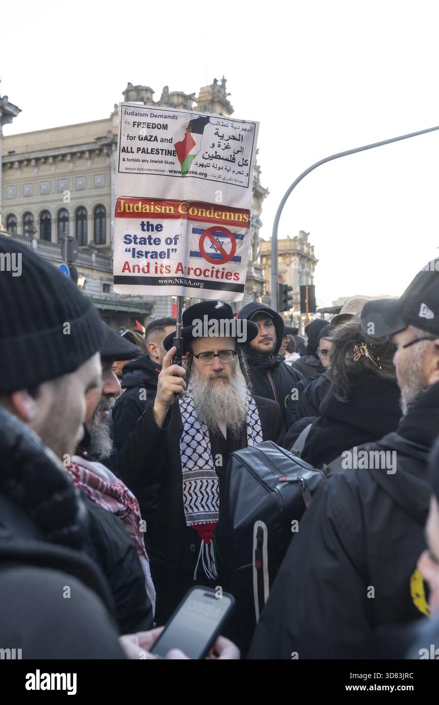 Greta Thunberg, Francesca Albanese and Sabina Guzzanti, former Greek minister Gianis Varoufakis ...