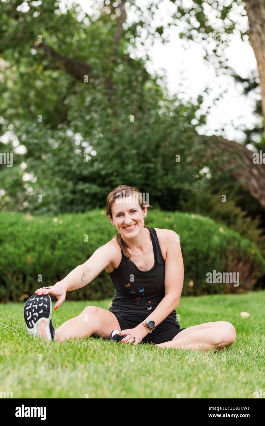 Dynamic strength training woman hi-res stock photography and images - Alamy