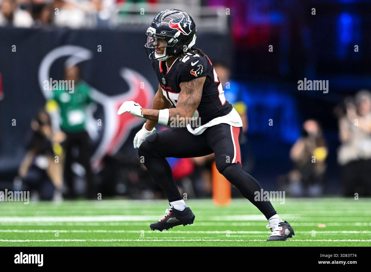 Houston Texans cornerback Myles Bryant (25) defends in coverage in the ...