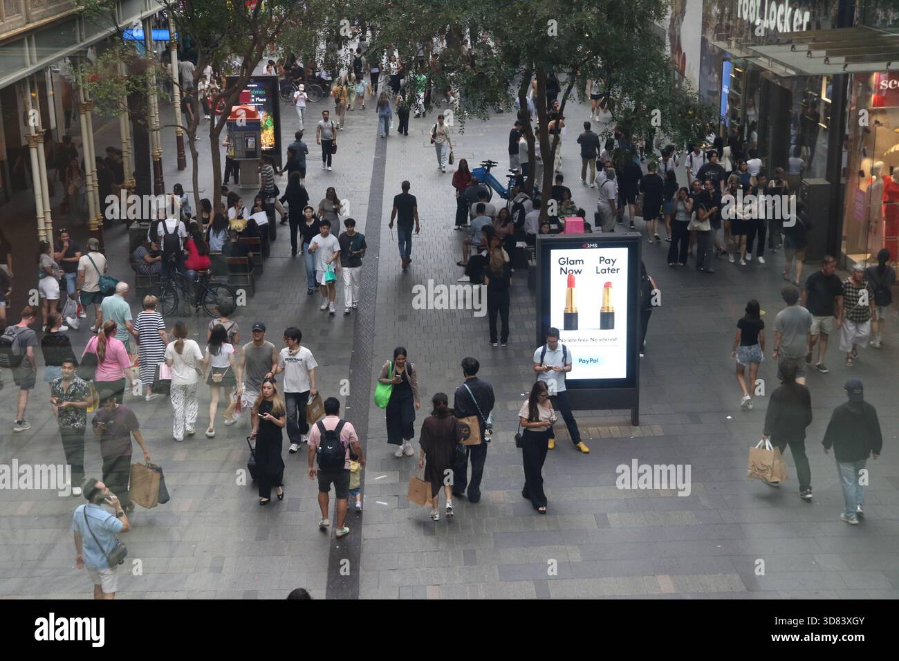 Sydney, NSW, Australia. 28th November 2025. Black Friday sales shoppers ...