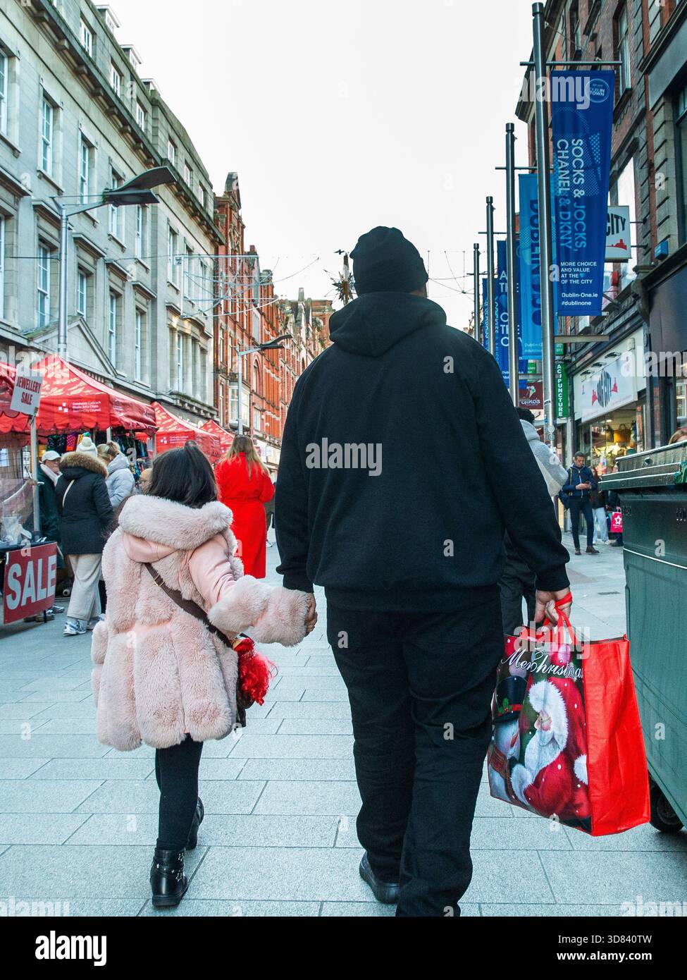 Shopping dublin pedestrian street hi-res stock photography and images ...