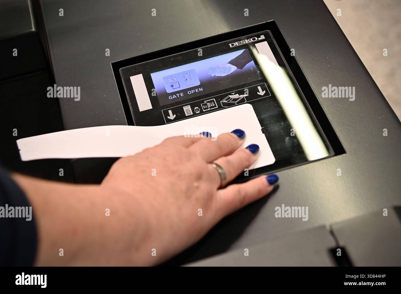 Kontrolle der Bordkarte,Boarding Pass, Boarding Pass Scanner,scannen ...
