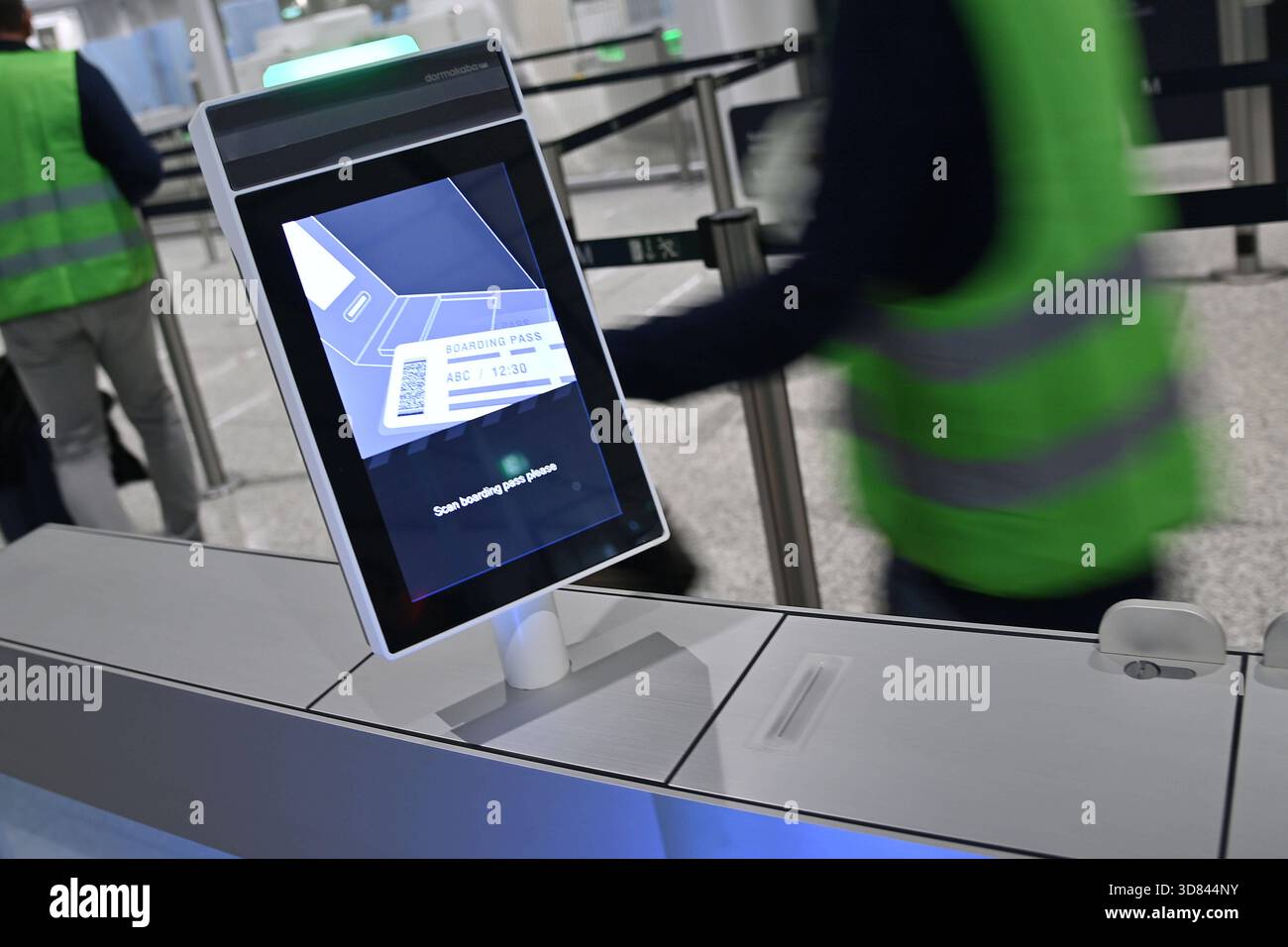 Boarding Pass Scanner,scannen,boarding. Bordkarten Scanner, self ...