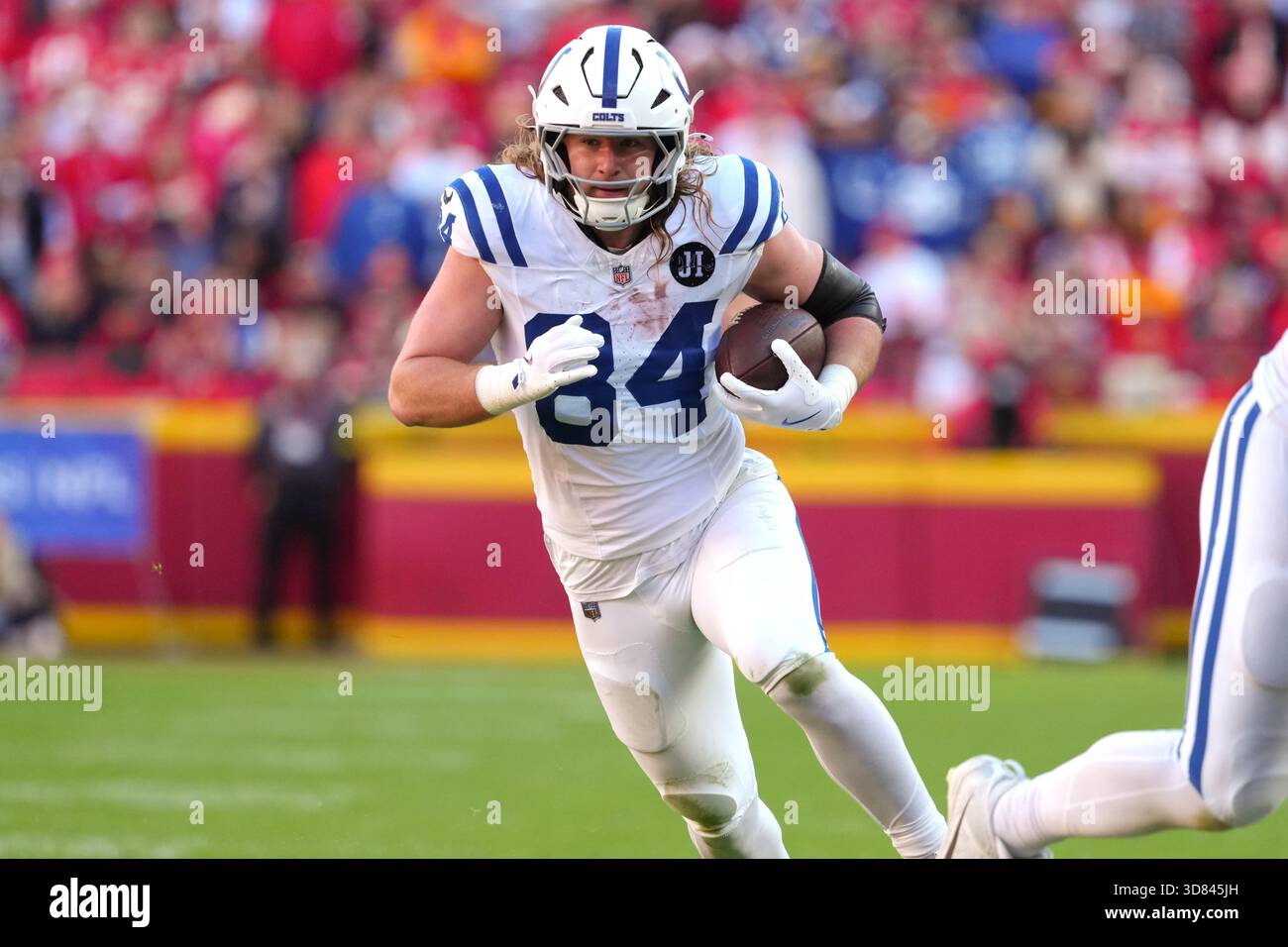 Indianapolis Colts tight end Tyler Warren runs against the Kansas City ...