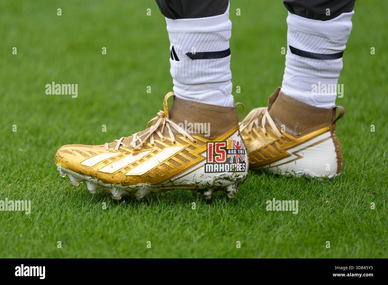 Kansas City Chiefs quarterback Patrick Mahomes (15) wears his "My Cause ...
