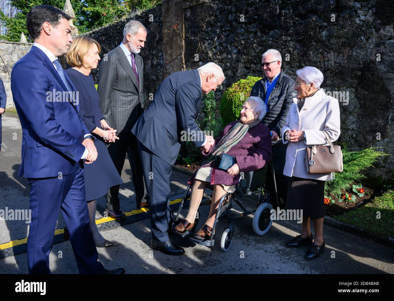 28 November 2025, Spain, Gernika: Imanol Pradales Gil (left), Prime ...