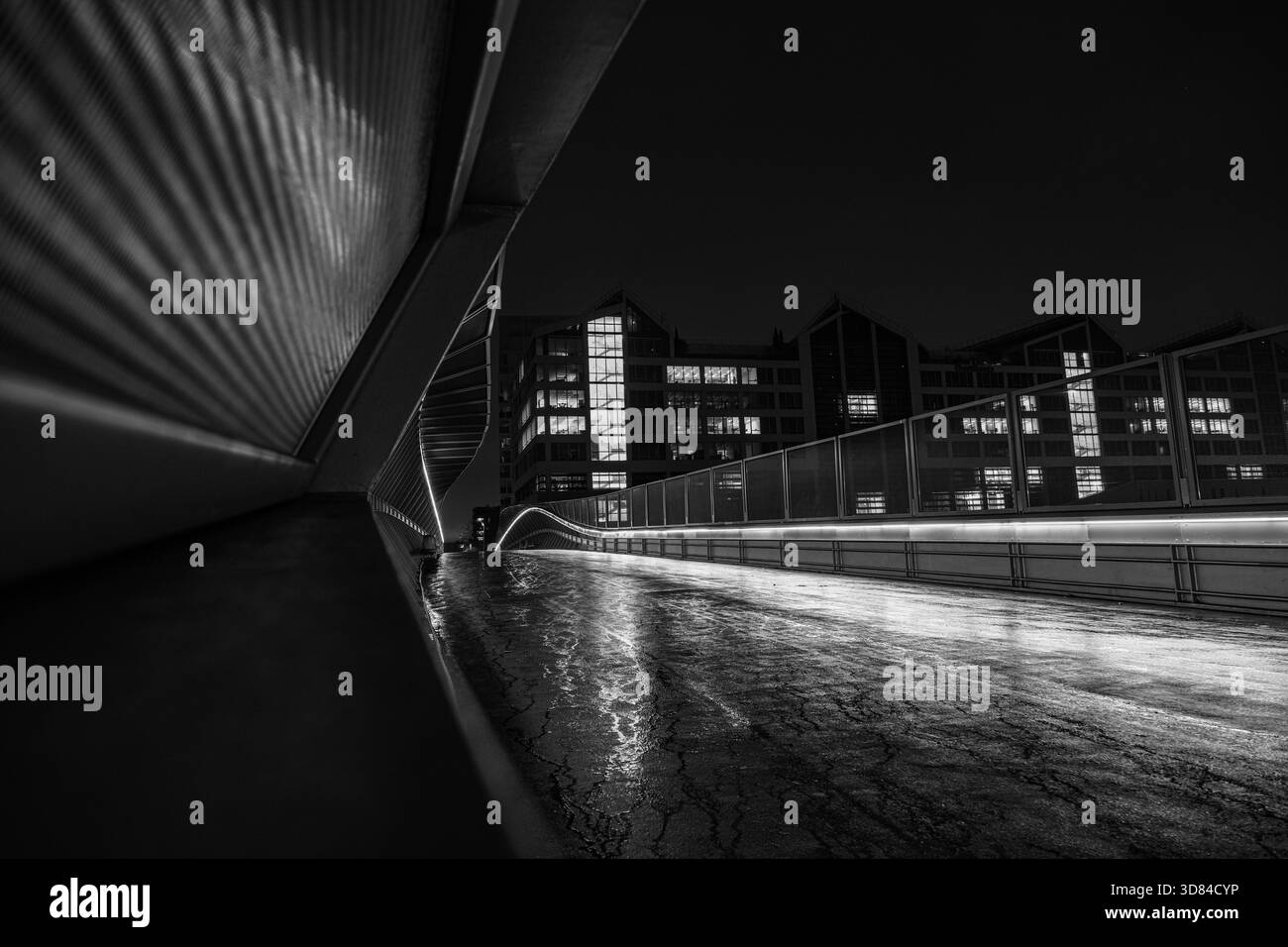 Modern paris architecture captured hi-res stock photography and images ...