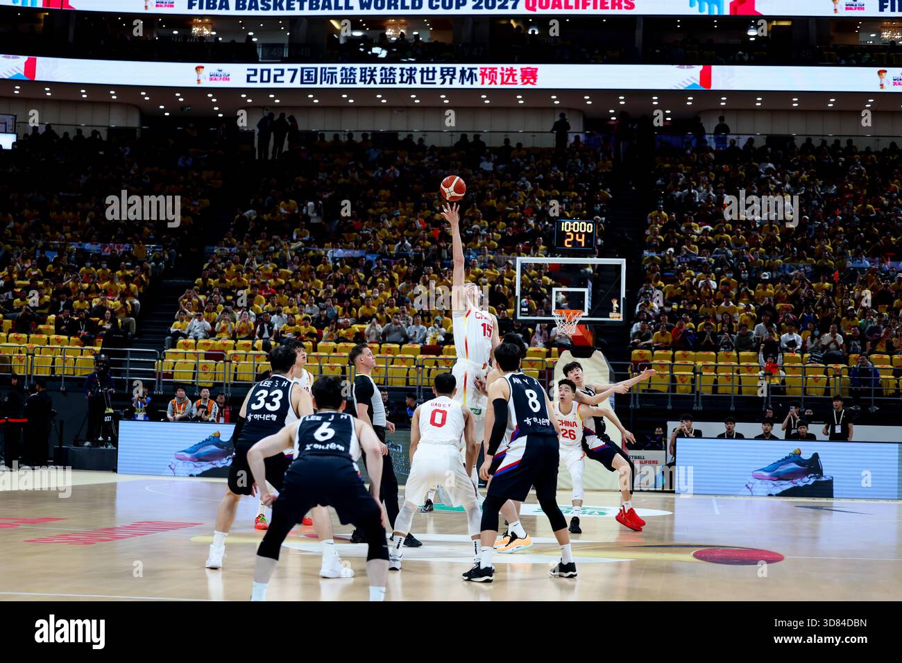 (251128) -- BEIJING, Nov. 28, 2025 (Xinhua) -- Zhou Qi (top) of China ...