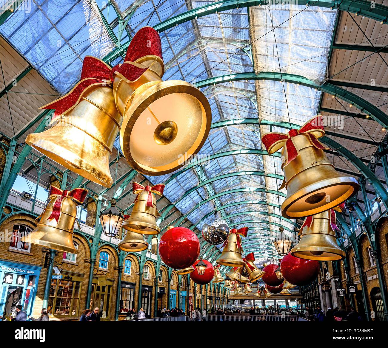 Decorations in 2025 christmas hi-res stock photography and images - Alamy
