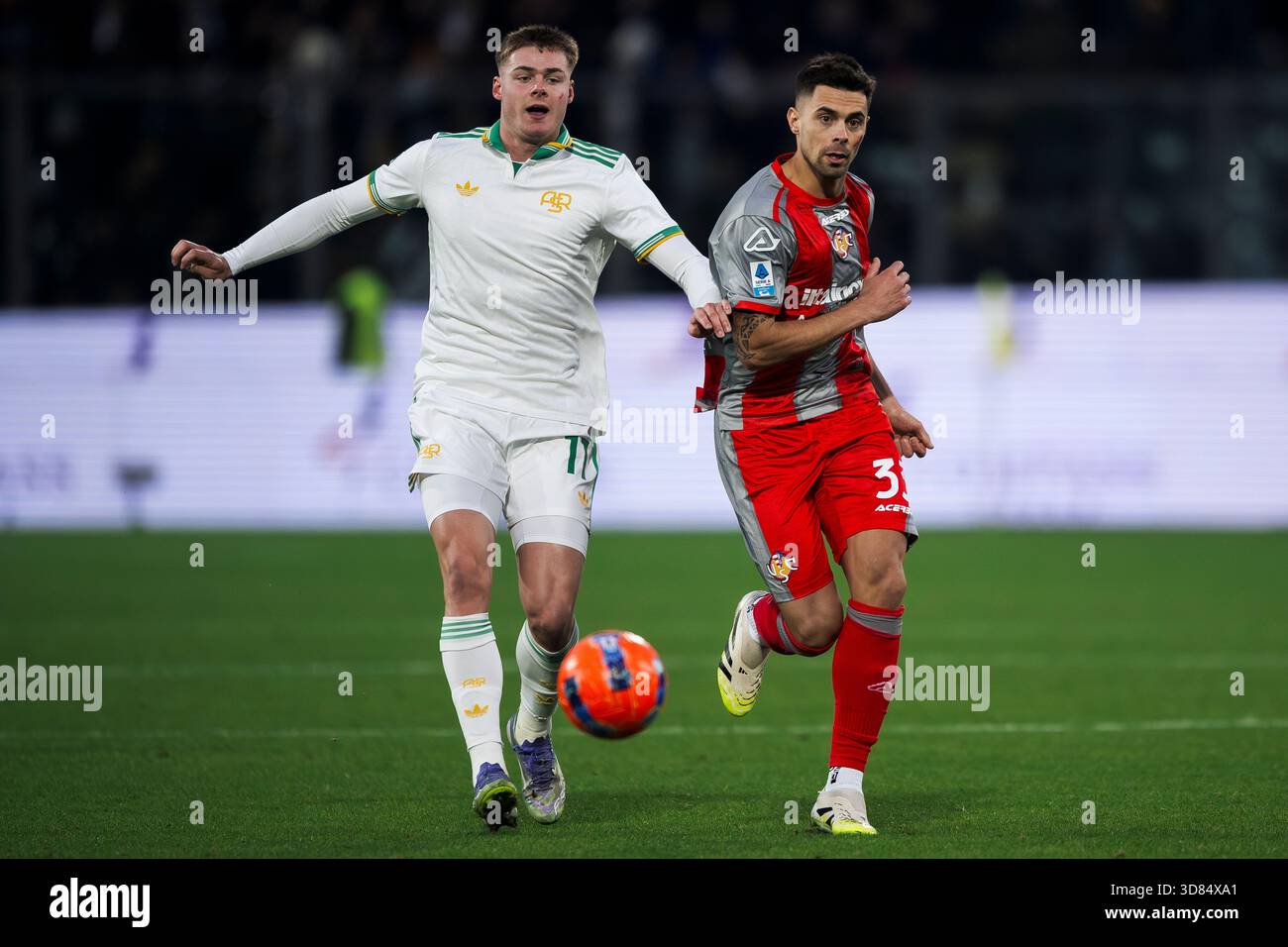 Alberto Grassi of US Cremonese is challenged by Evan Ferguson of AS ...