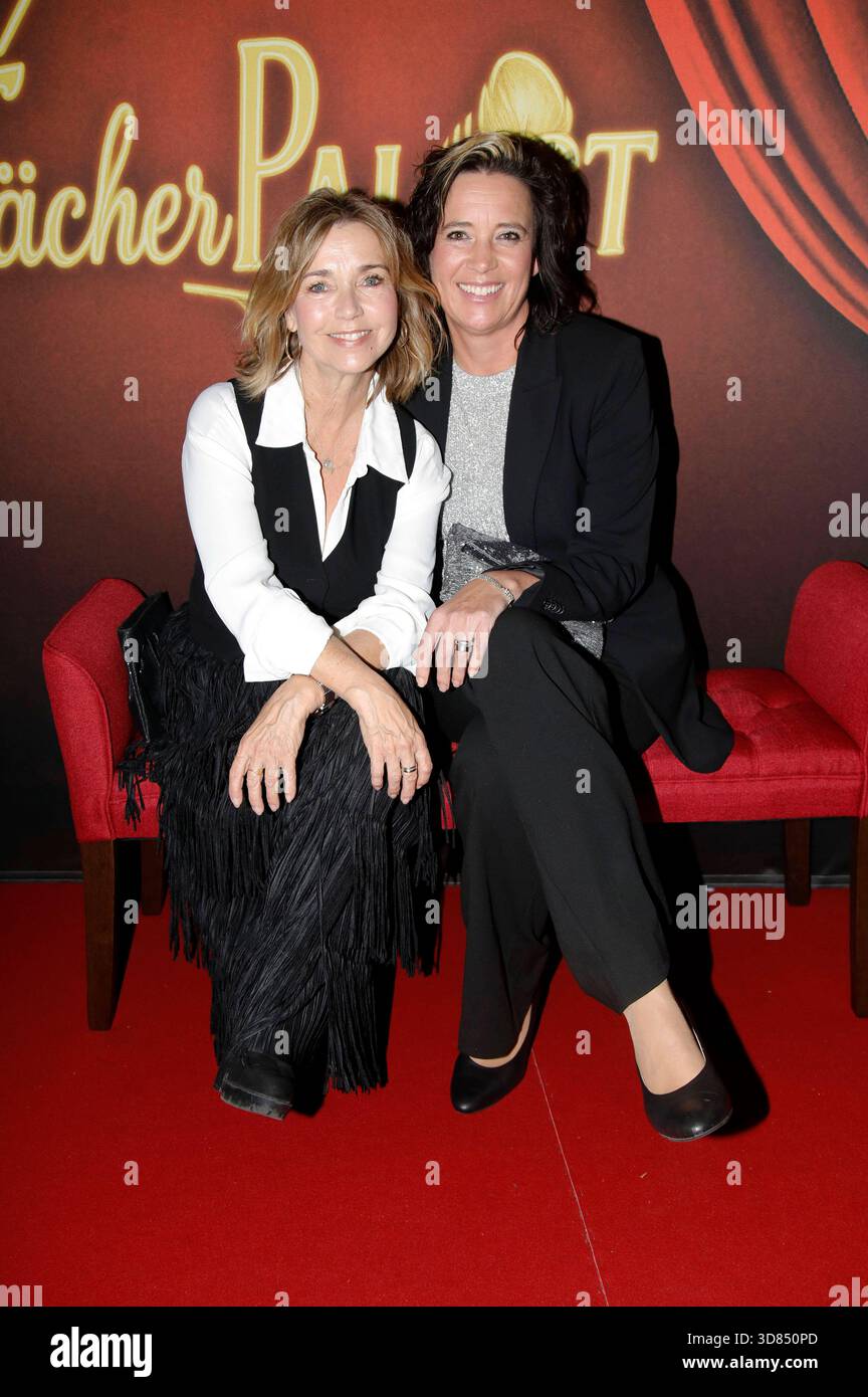 Tina Ruland und Katrin Röllgen bei der Premiere der Fächer Palast ...