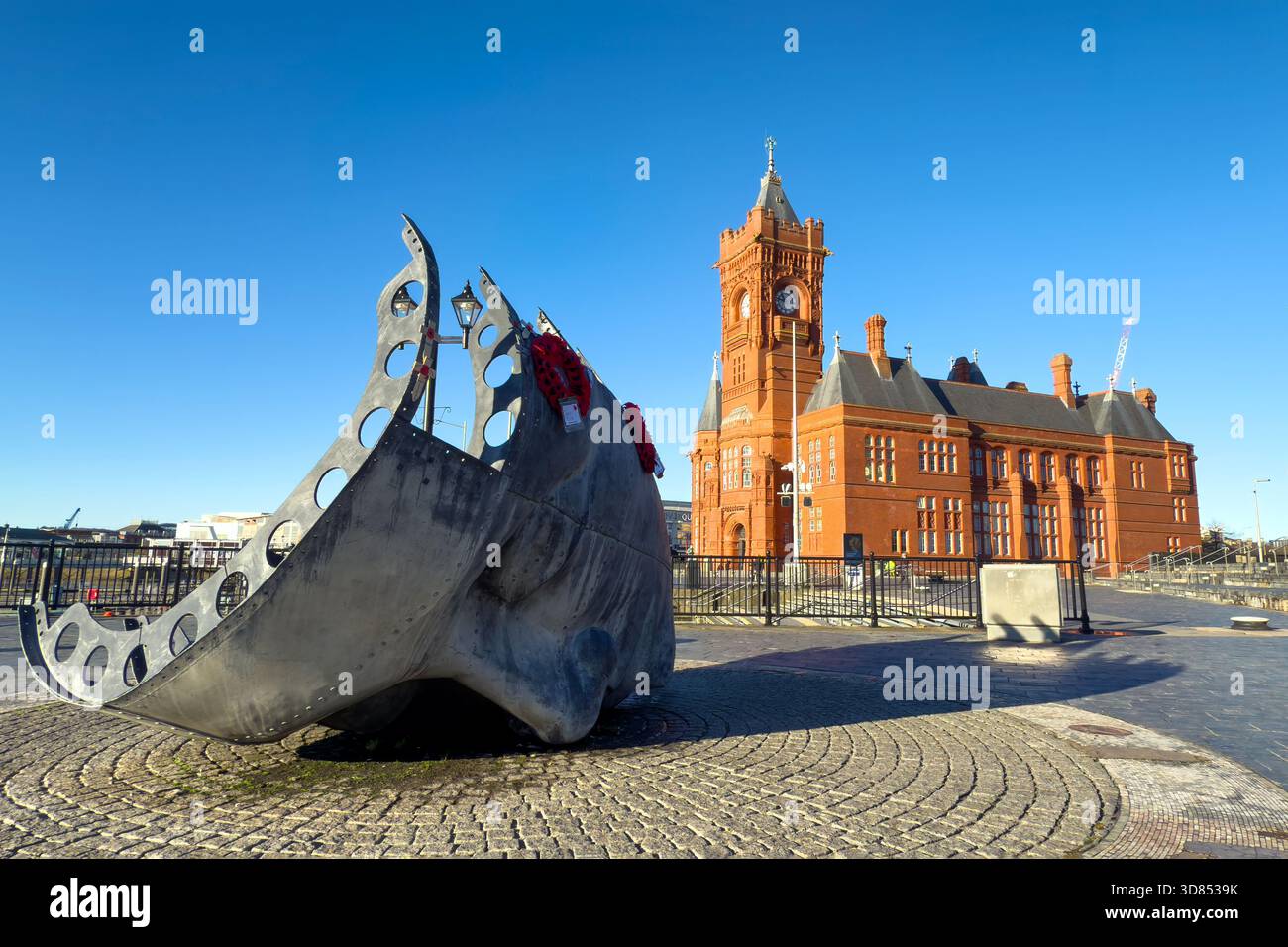 Cardiff, Wales - 25 Nov 2025: Merchant Seafarers’ War Memorial and ...