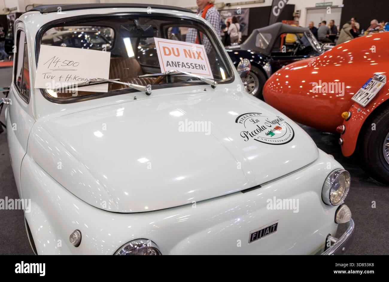 Du nix anfassen, aber gekauft darf er werden: Fiat 500 auf der Essen ...