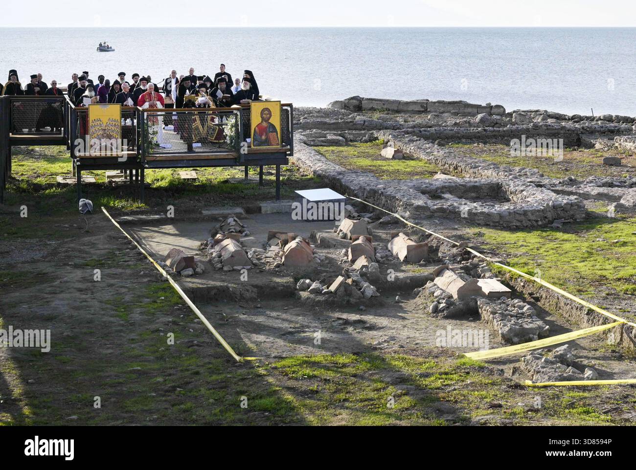 Nicaea, Turkey. 28th Nov, 2025. Pope Leo XIV prays with leaders of ...