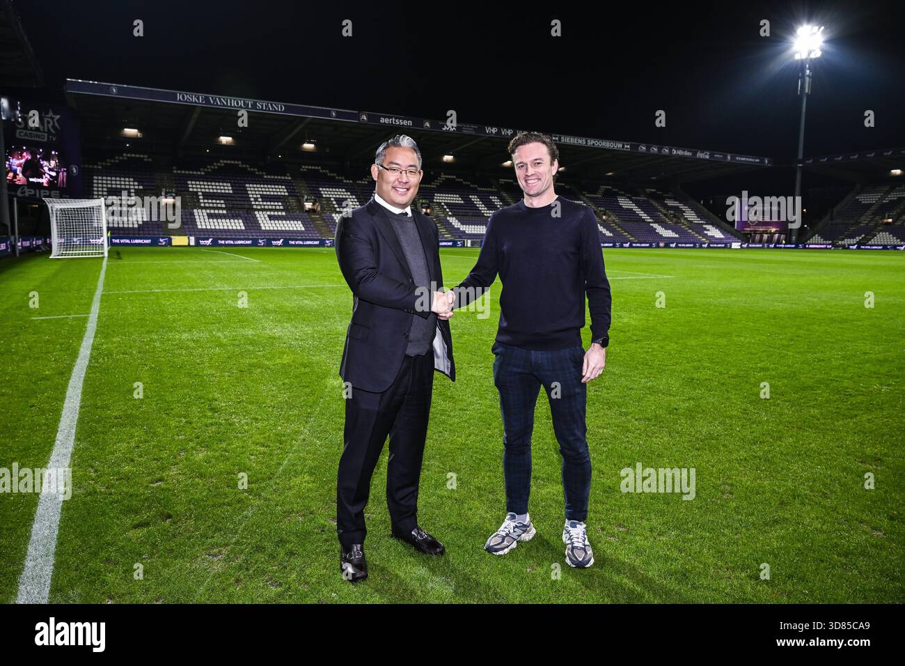Beerschot's CFO Yuji Marayuma and Beerschot CEO Steve Nuyts pose for ...