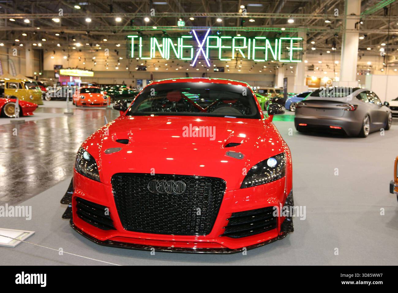 Audi TT Coupe Baureihe 8J, Baujahr 2010 vor Schriftzug tuningXperience ...