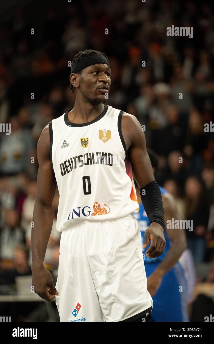 November 28, 2025, Neu Ulm, Bayern, Deutschland: Isaac Bonga (0 ...