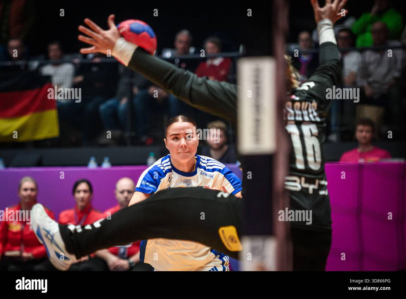 Elin Rosa Magnusdottir (Iceland, #22) vs. Jovana Risovic (Serbia, #16 ...