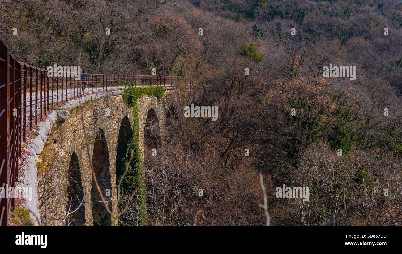 Tunnel pista ciclabile hi-res stock photography and images - Alamy