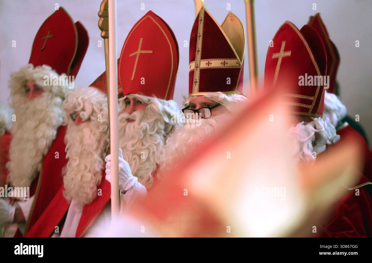 28 November 2025, Bavaria, Missen-Wilhams: St. Nicholas actors sit at ...