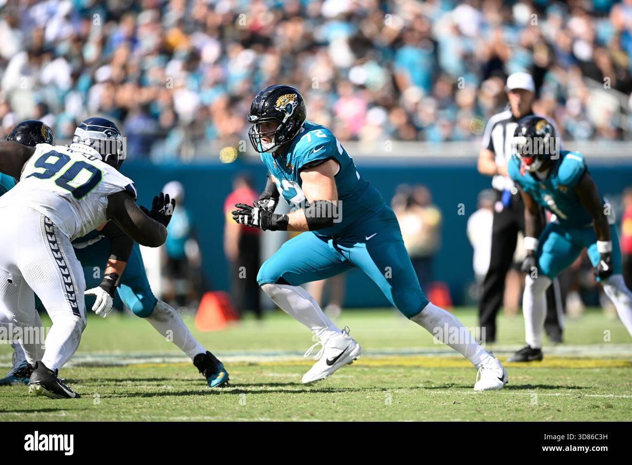 Jacksonville Jaguars offensive tackle Walker Little (72) sets up to ...