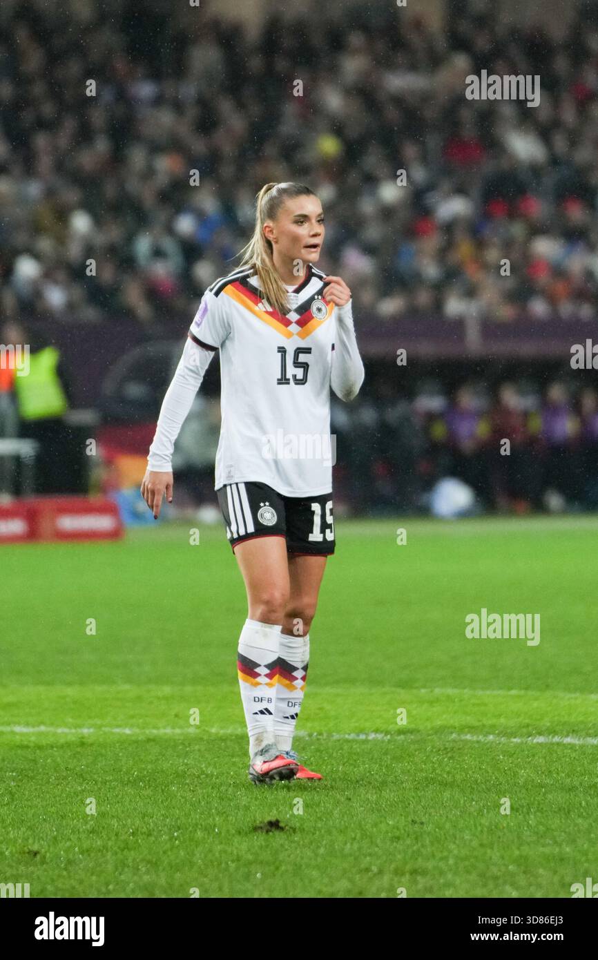 Selina Cerci (Germany, 15) UEFA WOMEN'S NATIONS LEAGUE: Germany vs ...