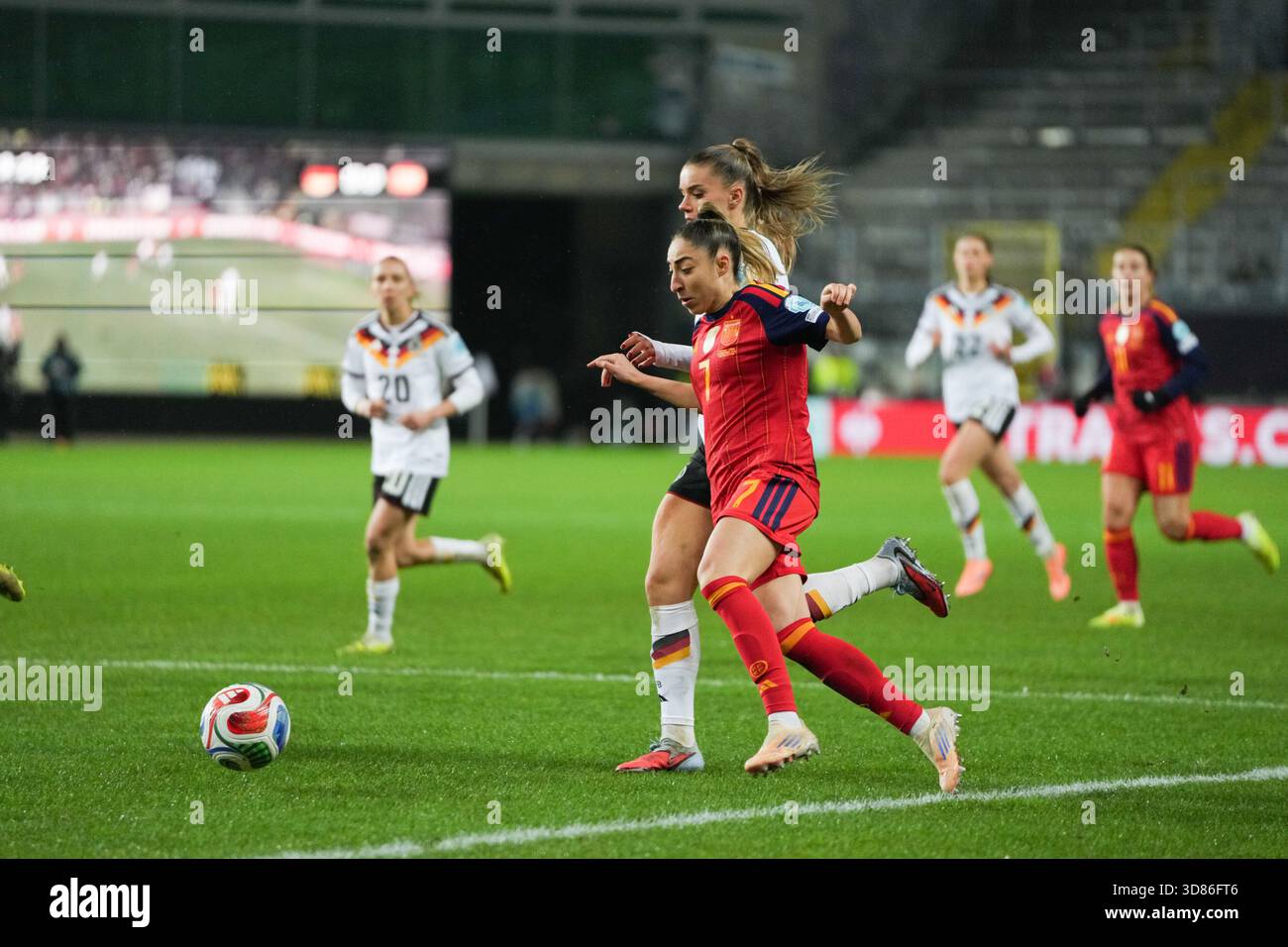 One-on-one between Olga Carmona (Spain, 7) and Selina Cerci (Germany ...