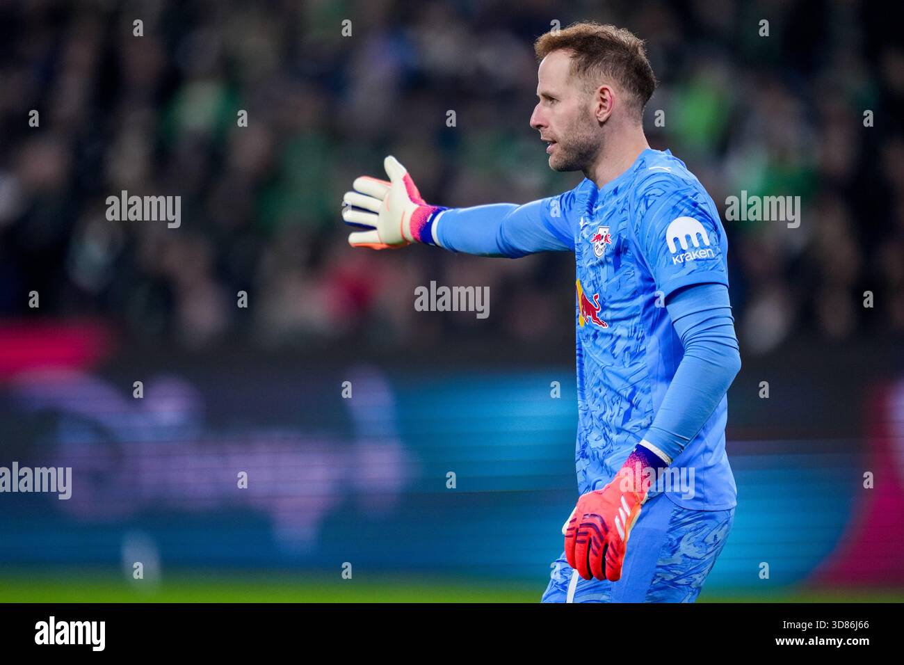 MOENCHENGLADBACH, GERMANY - NOVEMBER 28: RB Leipzig goalkeeper Peter ...