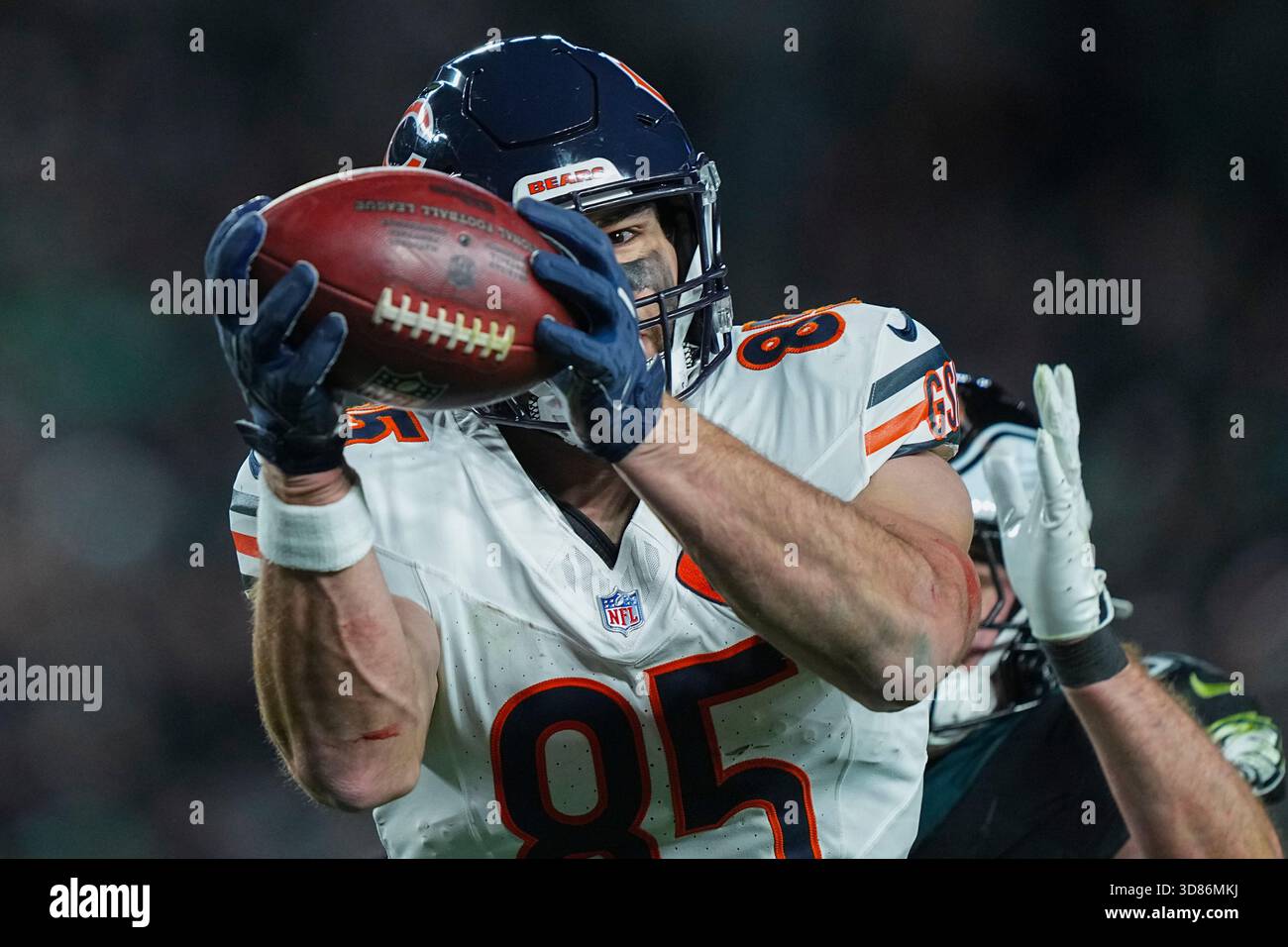 Chicago Bears tight end Cole Kmet (85) makes a touchdown catch during ...