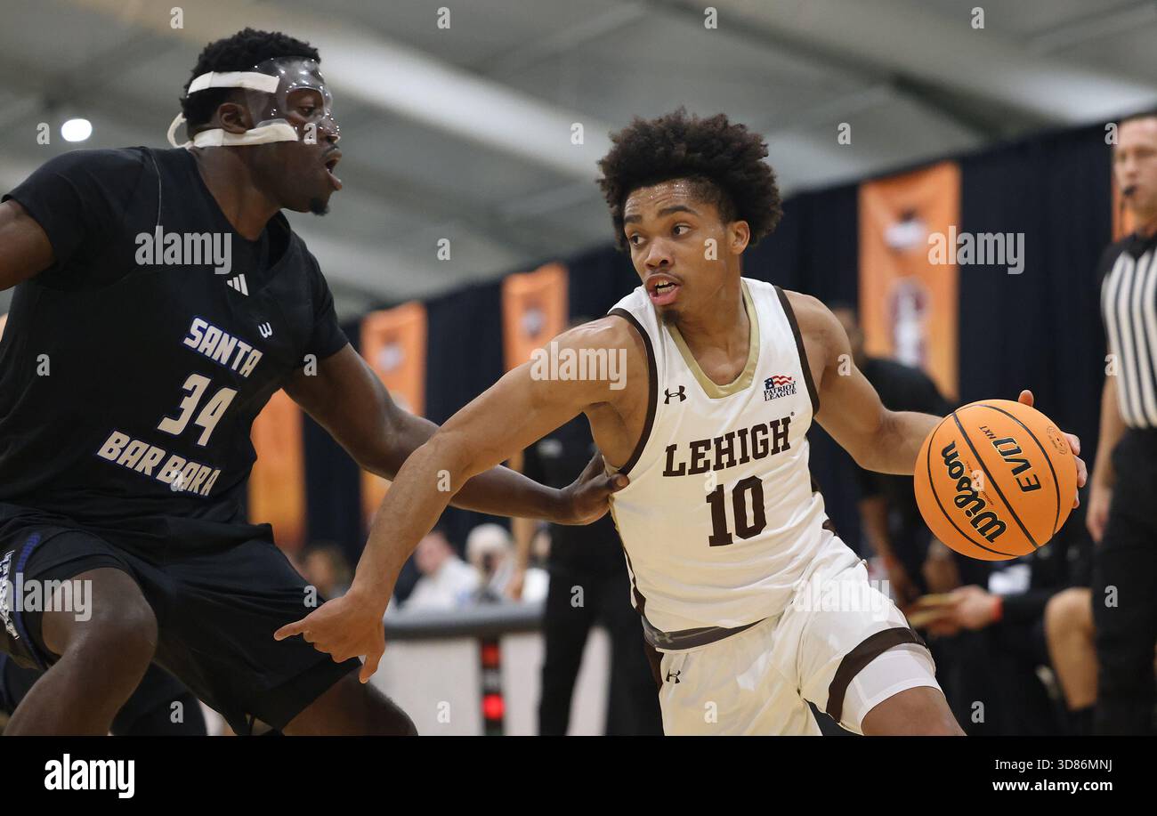 LAS VEGAS, NV - NOVEMBER 28: Lehigh Mountain Hawks guard Caleb Thomas ...
