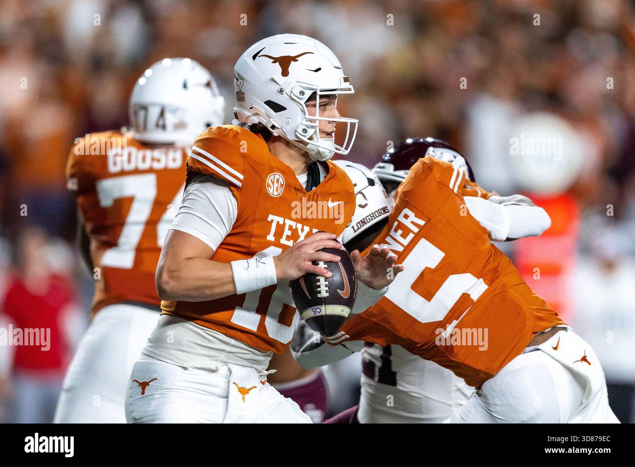 Texas quarterback Arch Manning looks for a receiver during the first ...