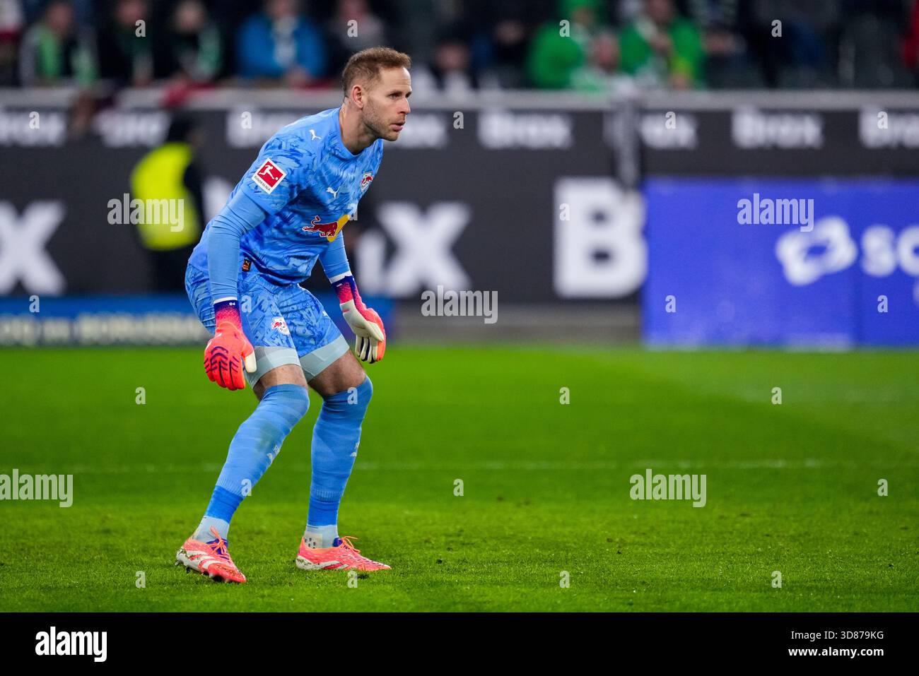 MOENCHENGLADBACH, GERMANY - NOVEMBER 28: RB Leipzig goalkeeper Peter ...