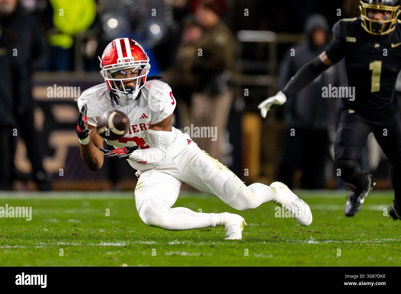 Indiana wide receiver Omar Cooper Jr. (3) makes a catch during the ...