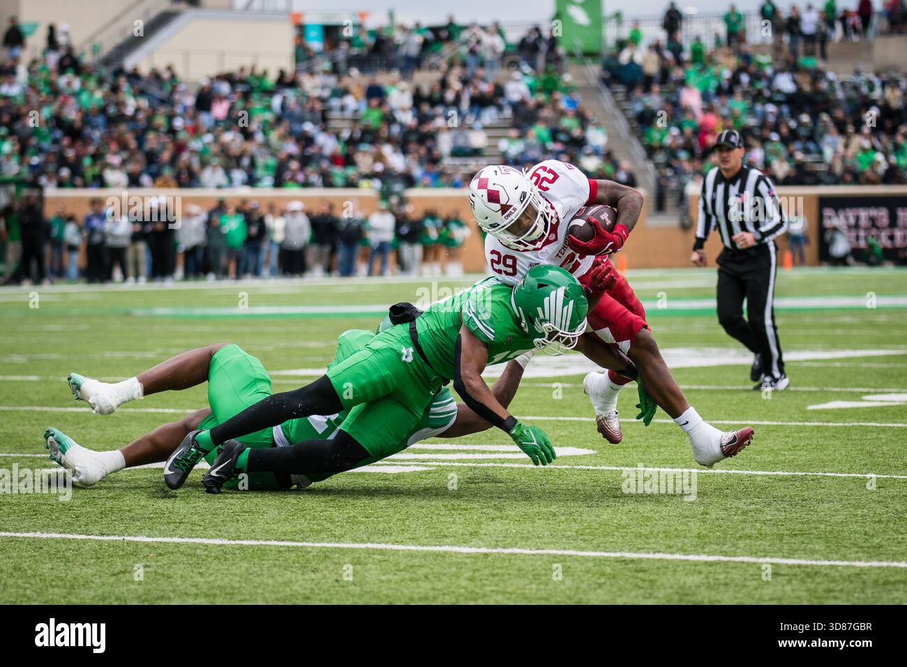 Temple running back Hunter Smith (29) avoids a tackle from North Texas ...