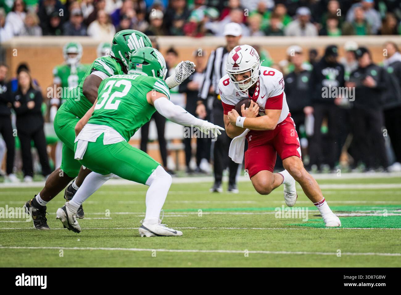 Temple quarterback Evan Simon (6) runs a play during an NCAA college ...