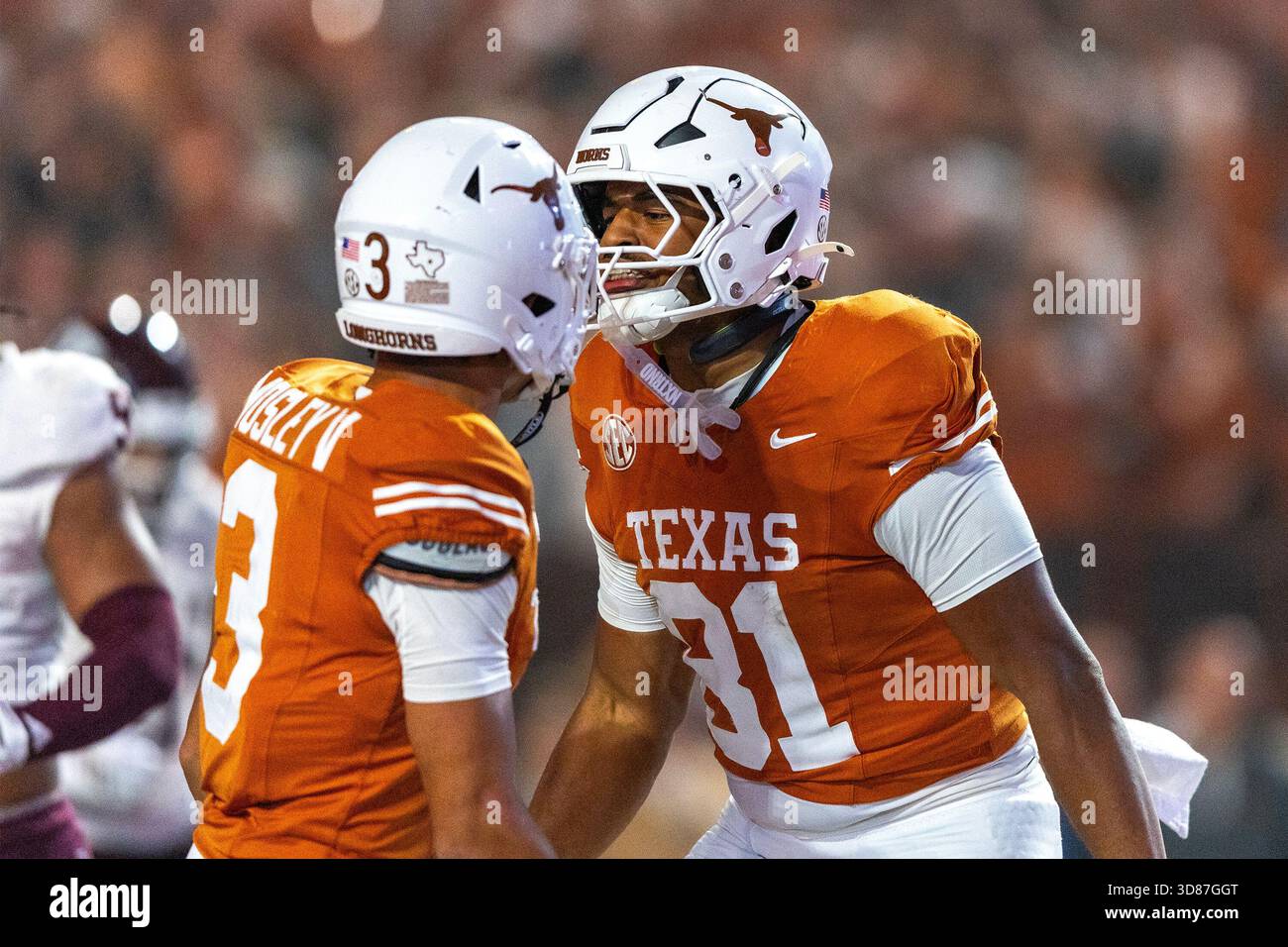 Texas tight end Nick Townsend (81) celebrates a touchdown against Texas ...