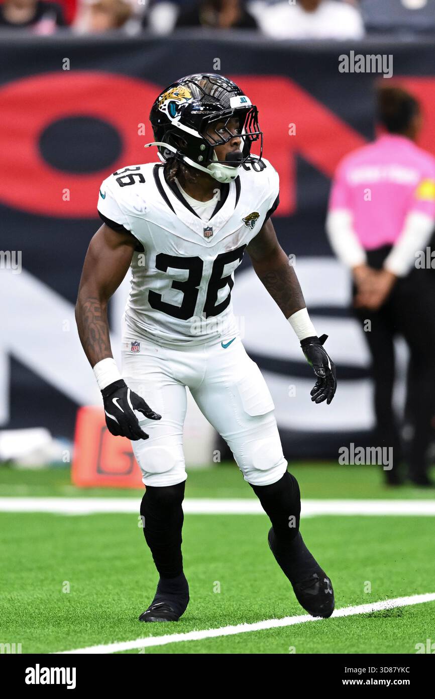 Jacksonville Jaguars running back LeQuint Allen Jr. (36) runs a route ...