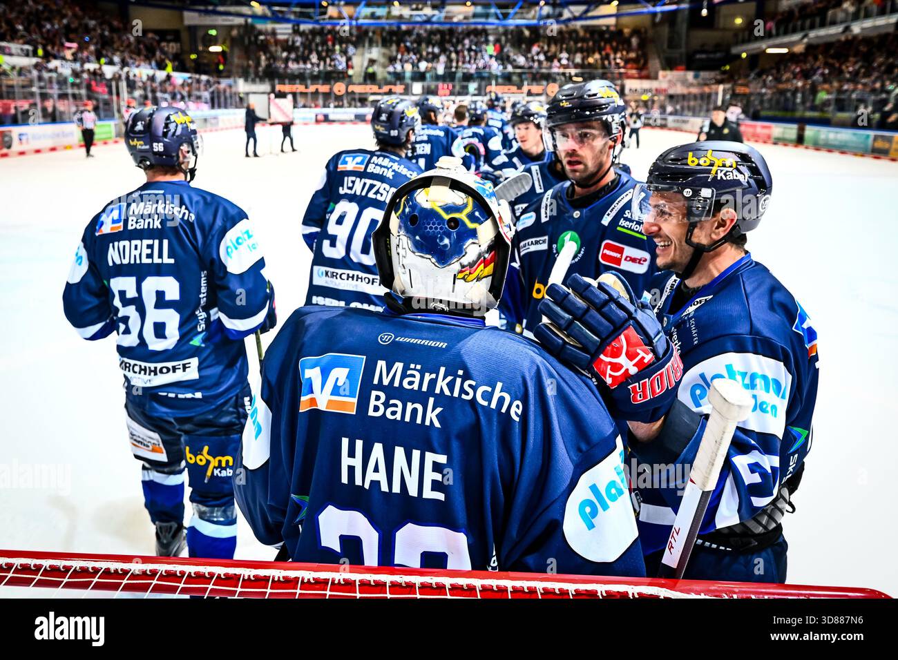 Hendrik Hane (Iserlohn Roosters, #32) Robin Norell (Iserlohn Roosters ...