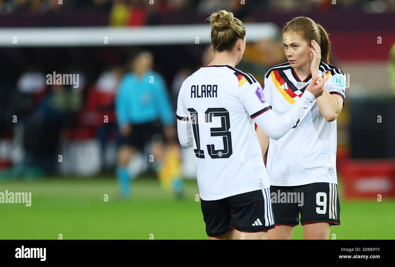 from left: Alara Sehitler, Sjoeke Nuesken (Germany) Kaiserslautern ...