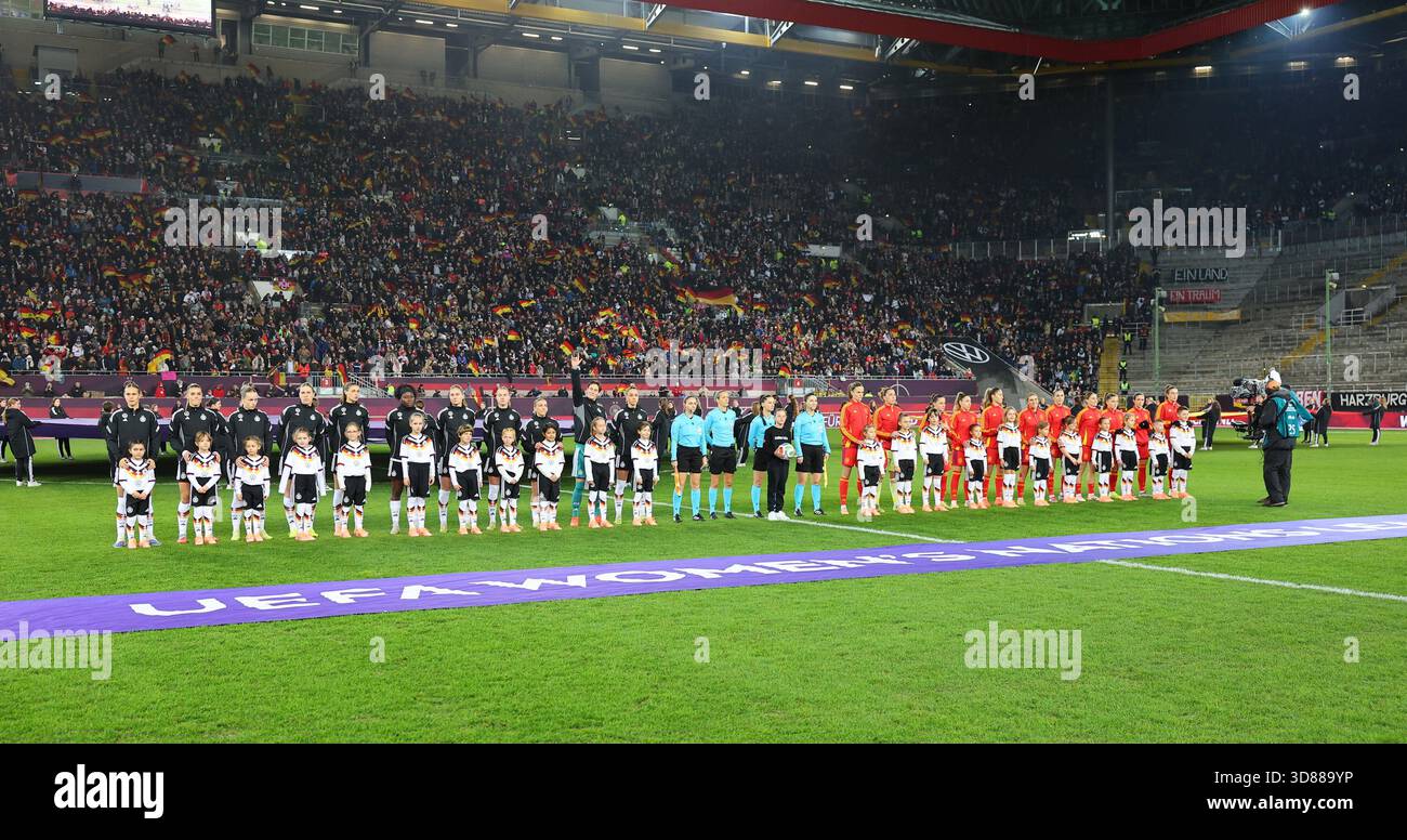 Lineup of the teams Kaiserslautern, November 28, 2025, Soccer, Women ...
