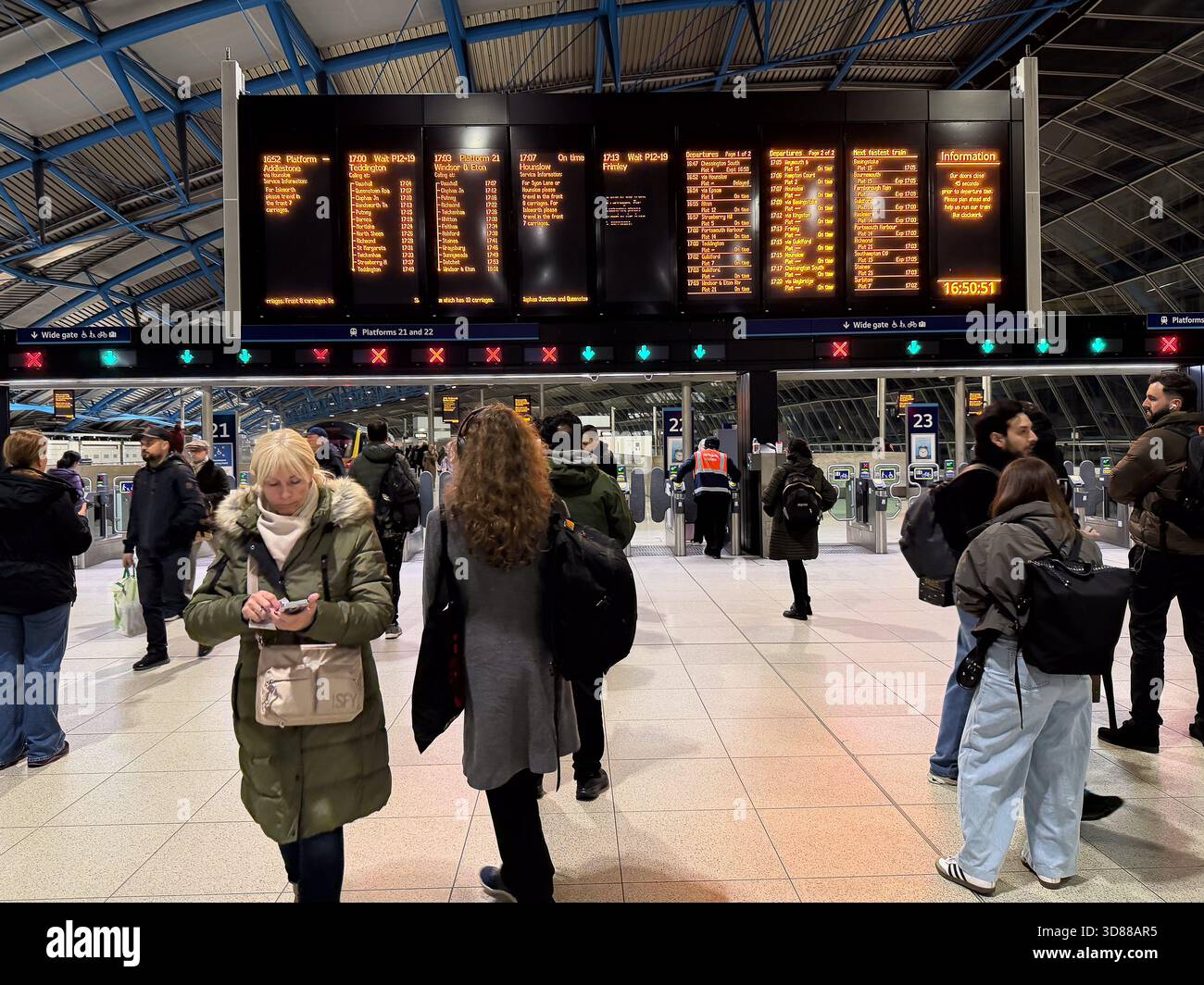 London, UK. 27th November, 2025. Passengers at Waterloo Railway Station ...
