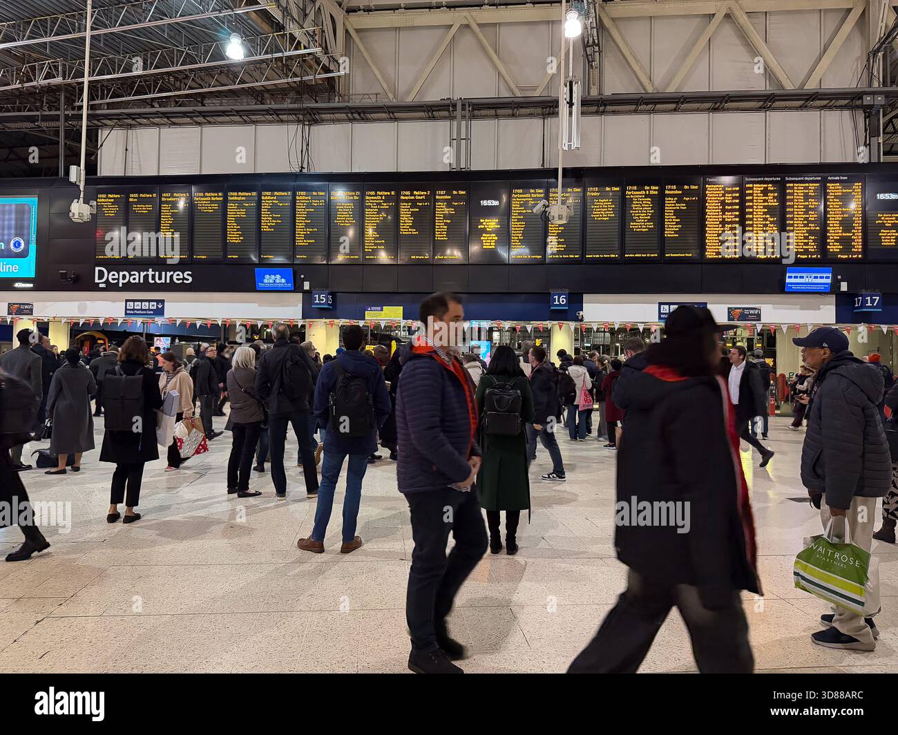 London, UK. 27th November, 2025. Passengers at Waterloo Railway Station ...