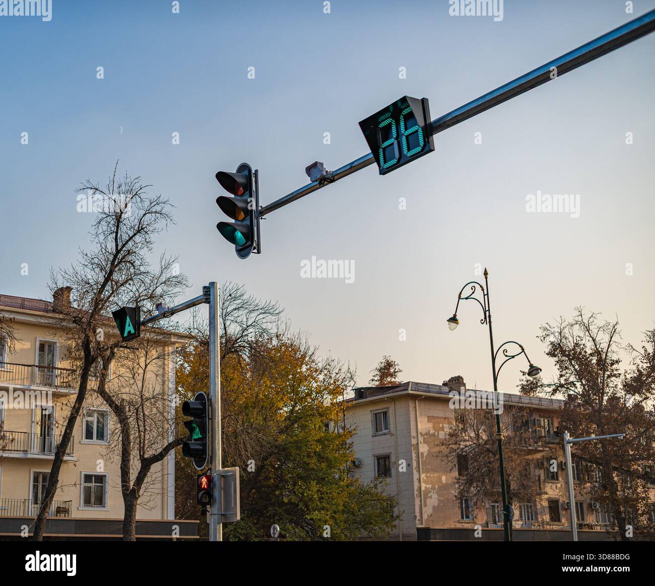 Traffic light countdown timer pedestrians hi-res stock photography and ...