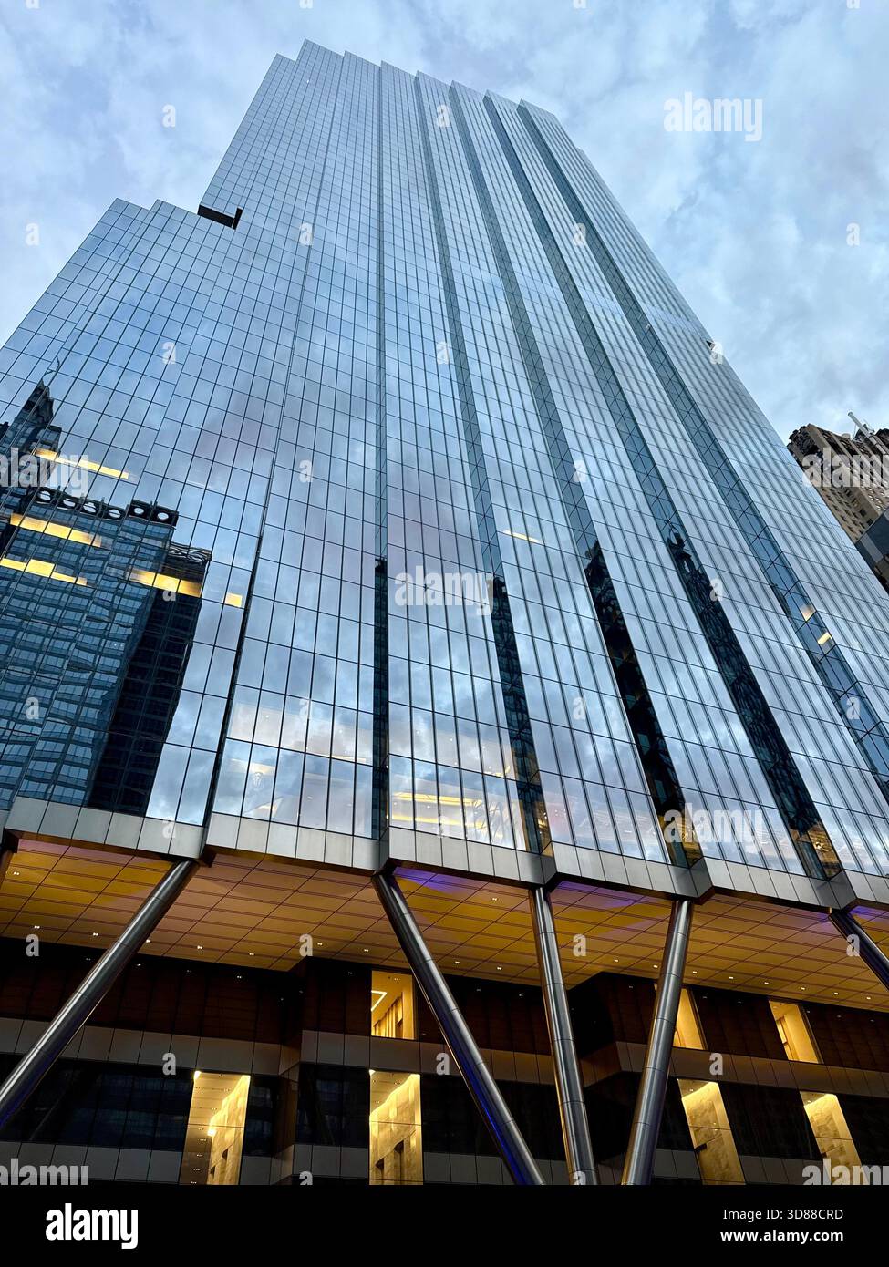 Chicago skyscraper as seen from below Stock Photo - Alamy